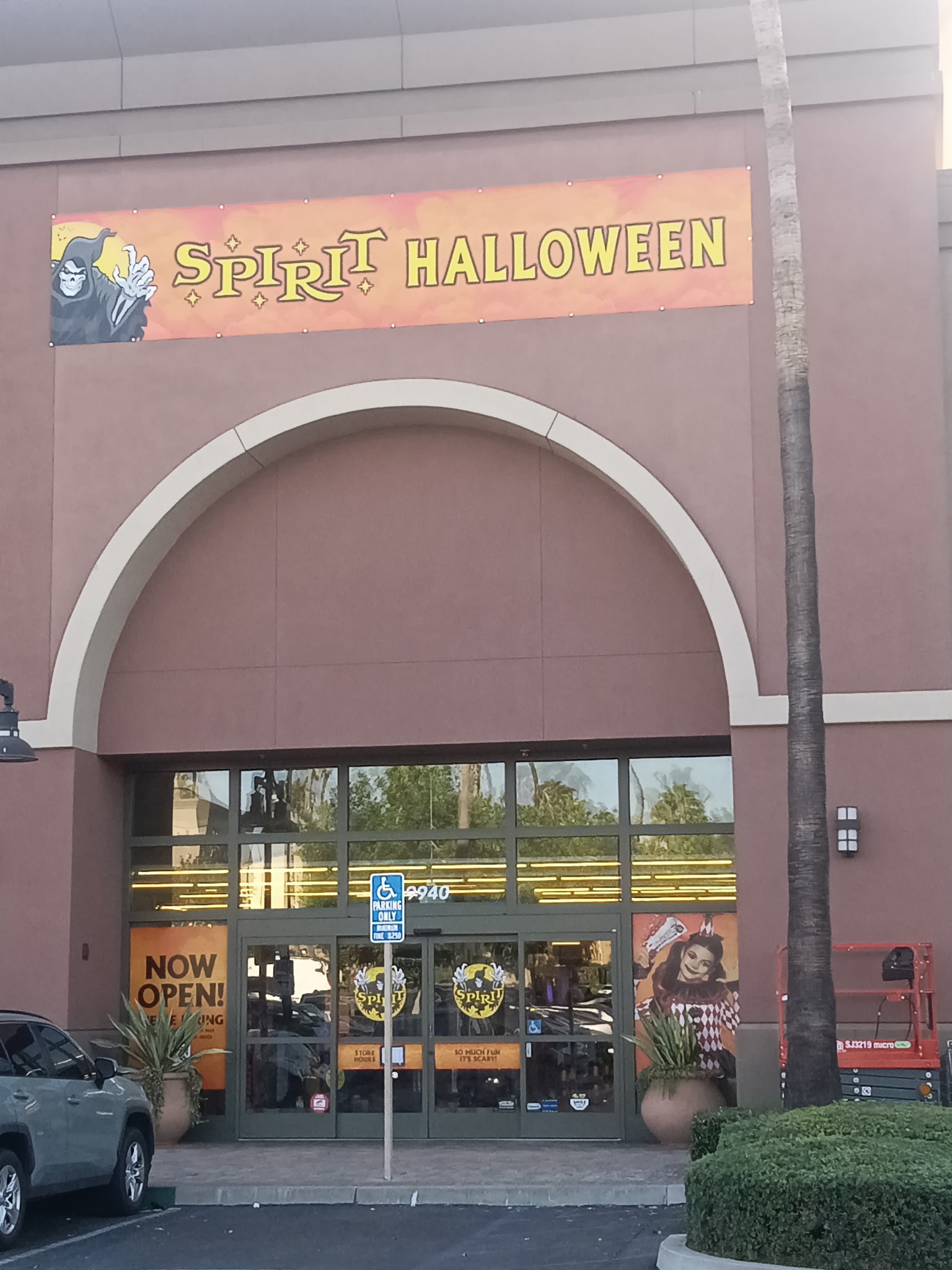 Redlands Halloween & Costume Store | Spirit Halloween #60225